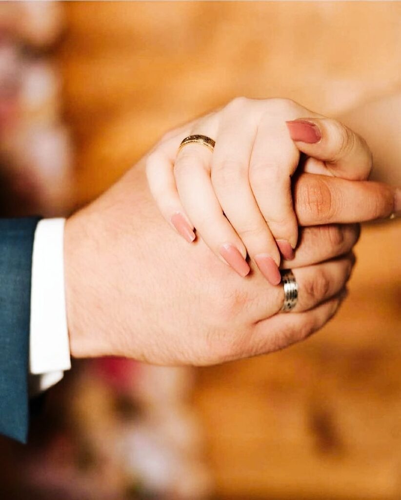 Best 666+ Couple Hand Pic Original » Mixing Images