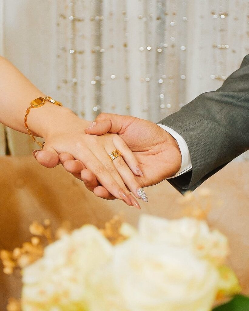 Best 666+ Couple Hand Pic Original » Mixing Images