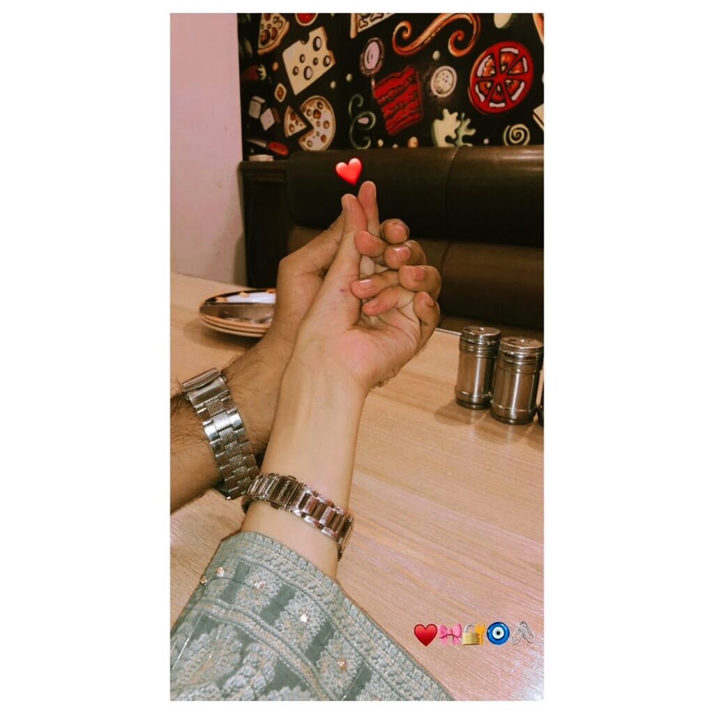 Best 1414+ Couple Hand Pic Original Indian » Mixing Images