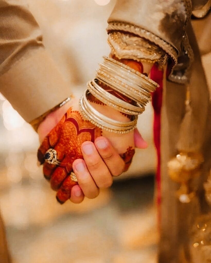 Best 1414+ Couple Hand Pic Original Indian » Mixing Images