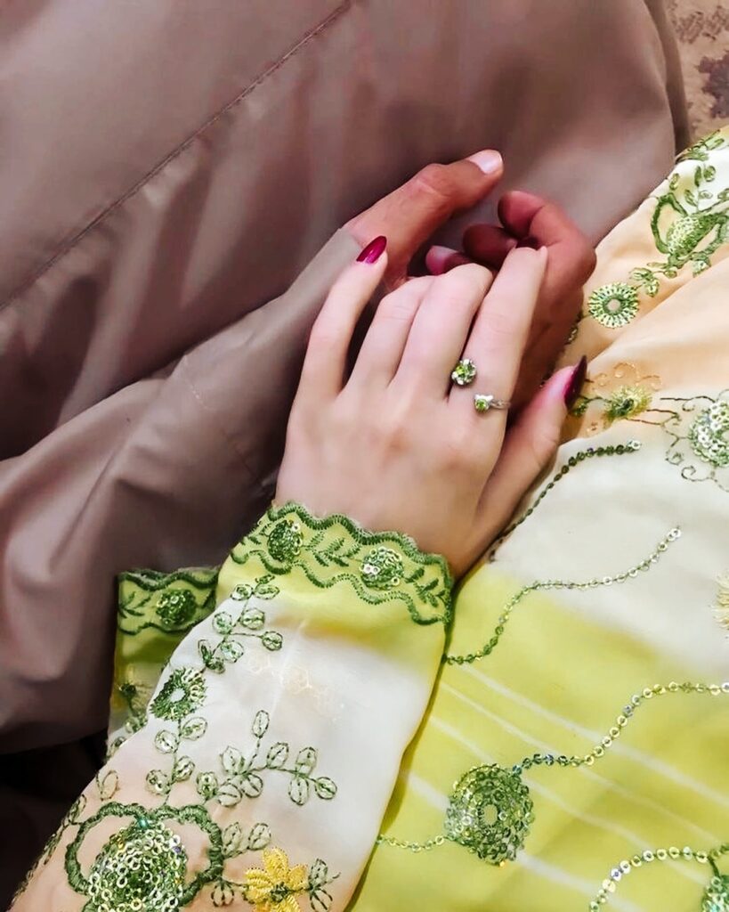 Best 1414+ Couple Hand Pic Original Indian » Mixing Images