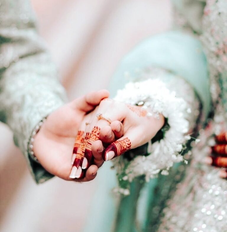 Best 1414+ Couple Hand Pic Original Indian » Mixing Images